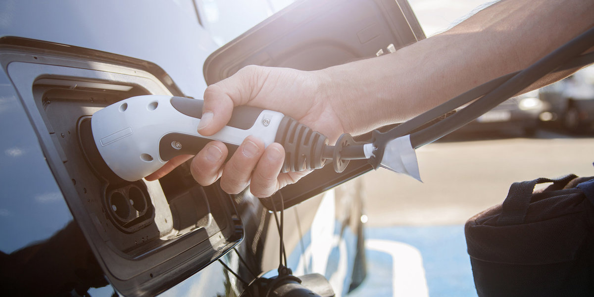 Die Zukunft fährt elektrisch: alternative Antriebsmodelle im Überblick