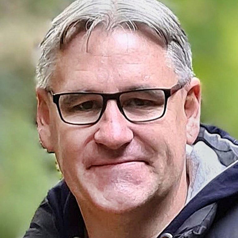 Abstimmen: Wer soll beim Legenden-Spiel der Eintracht-Allstars in ...