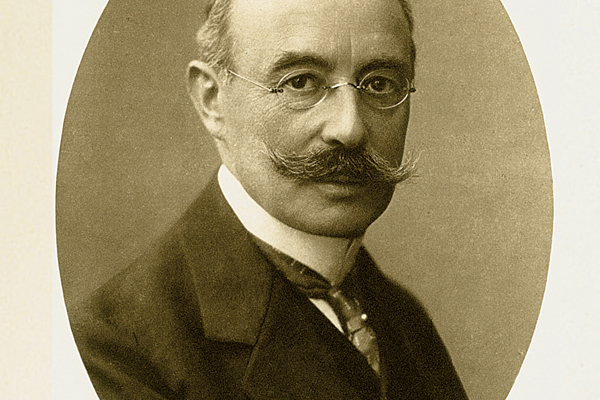 Dieser Mann schenkte Hildesheim den Katzenbrunnen