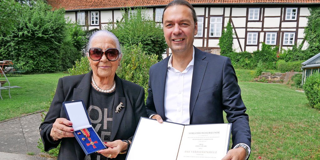 Bundesverdienstkreuz für Ursula Pfahl aus Holle: Viel Lob für ihr ...
