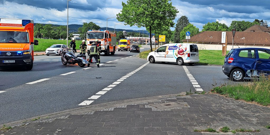 Autofahrer nimmt Vorfahrt: Motorradfahrer bei Unfall in Hildesheim schwer verletzt