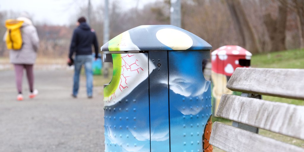 Alte Mülleimer, die zu Hinguckern werden: Wer die bunten Behälter am ...