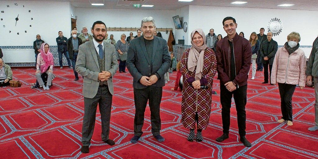 Großes Interesse, viele Fragen: Dutzende Hildesheimer beim Tag der offenen Tür in der Selimiye ...