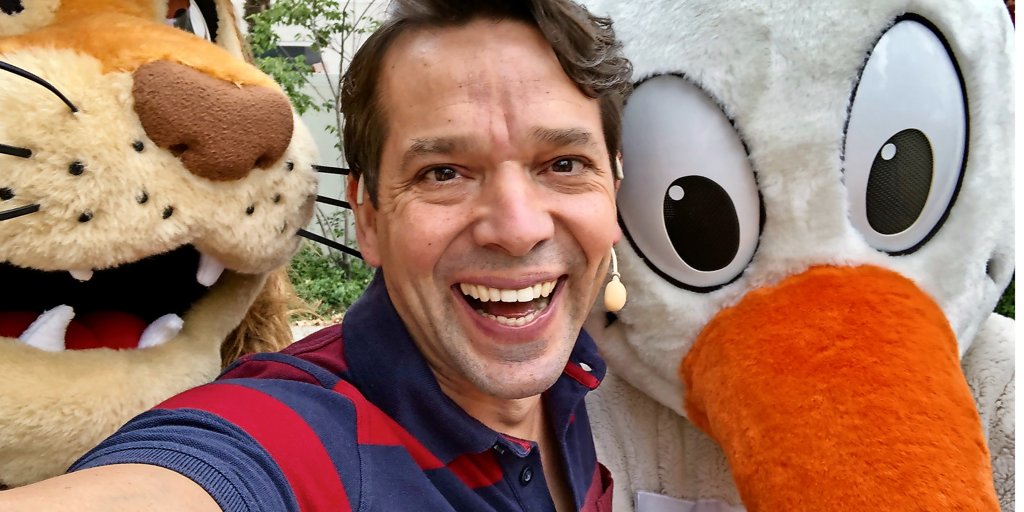 KiKA-Moderator Tetzlaff macht sich für Kinder gern zum Affen