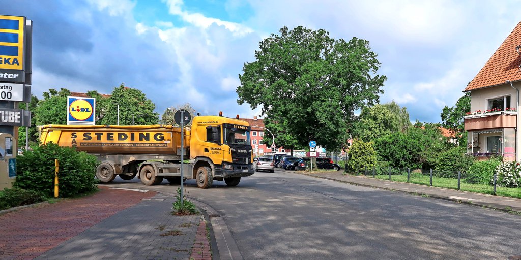 Kinder sollen mit Verkehrsinsel oder Zebrastreifen sicherer über die ...
