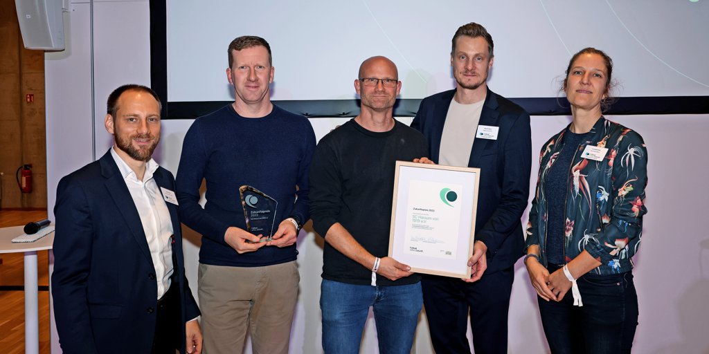 HSV-Boss Marcell Jansen übergibt dem SC Harsum Zukunftpreis für ...