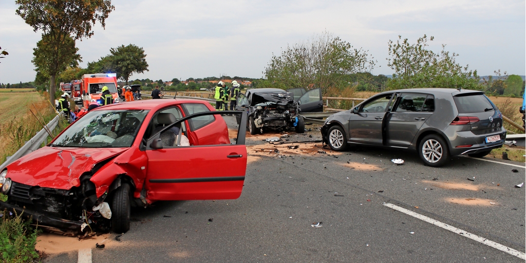 Sieben Verletzte bei Unfall auf der B3 bei Banteln