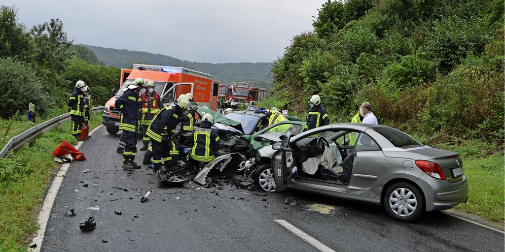 Autos kollidieren: Zwei Frauen nach Unfall zwischen Brüggen und Wettensen schwer verletzt