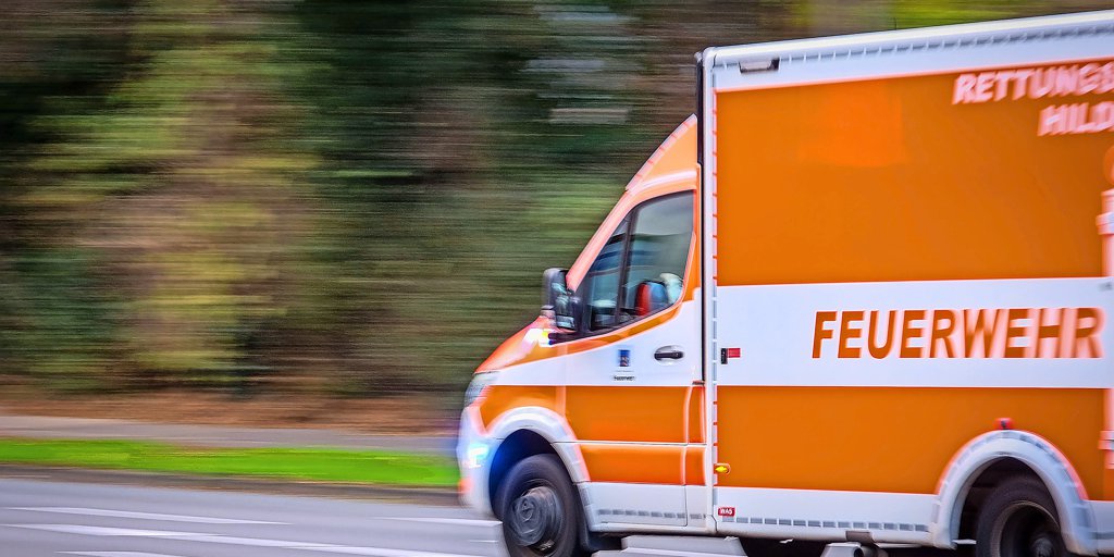 Auto kommt bei Gronau von Fahrbahn ab und überschlägt sich – Fahrerin leicht verletzt