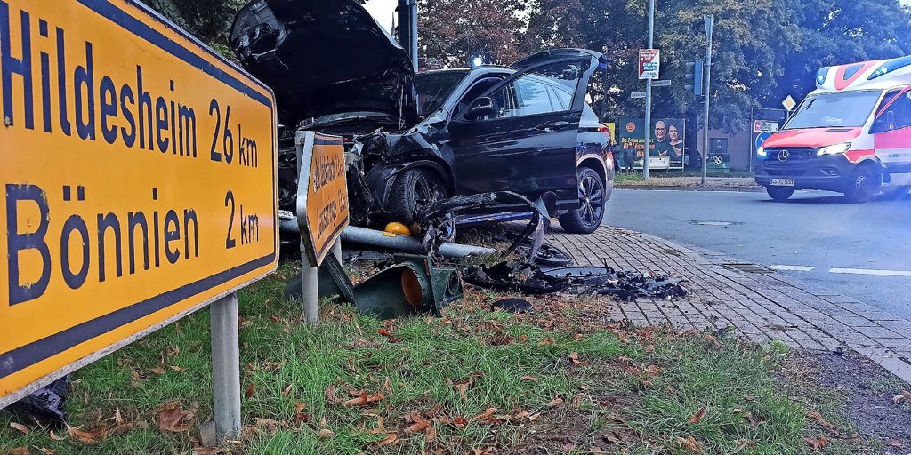 B 243 war stundenlang gesperrt: Vier Verletze bei schwerem Unfall in Bockenem