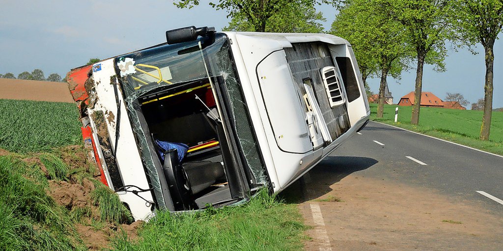 Unfall mit Bus: Fahrer bei Bockenem schwer verletzt