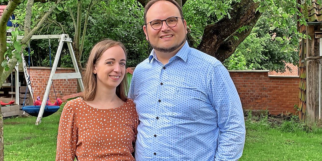 Dieses Paar stellt sich in der Gemeinde Schellerten der veränderten Kirche