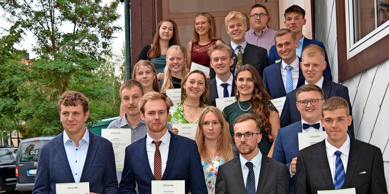 Sie starten im Raum Hildesheim in einem Beruf, der in Politik und ...