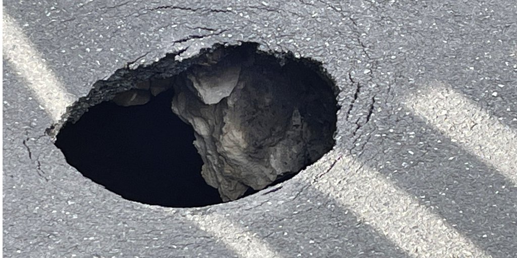 Loch in Fahrbahn: Sperrung in der Hildesheimer Brehmestraße