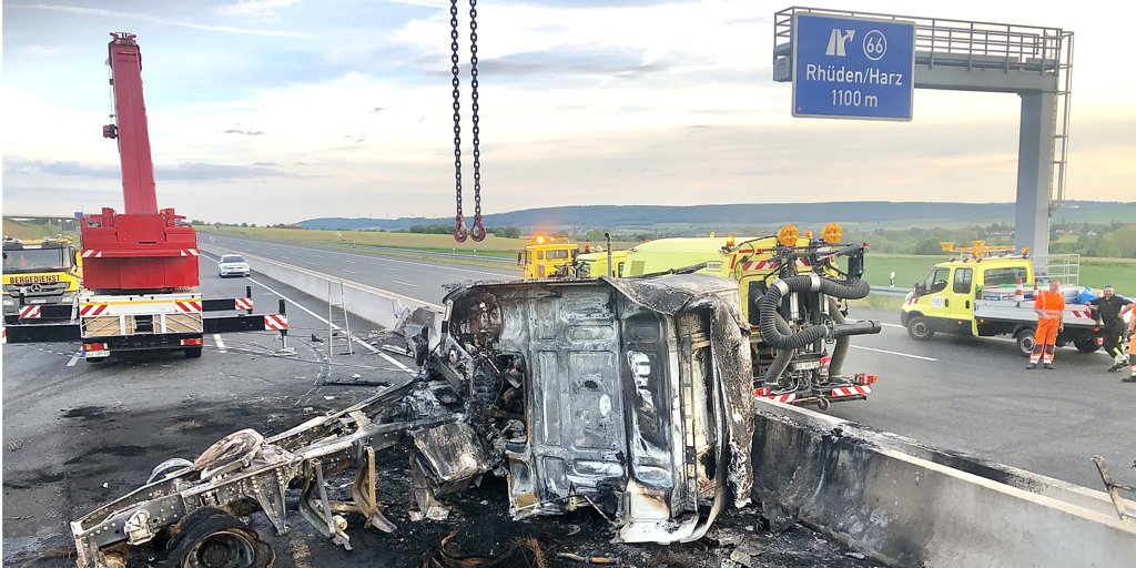 Schwerer Unfall auf A 7 bei Bockenem: Fahrbahn bleibt gesperrt
