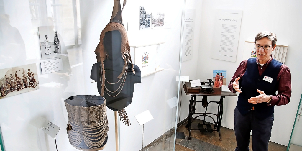 Herero-Mode im Hildesheimer RPM: vom blanken Busen zum bunten Baumwollkleid