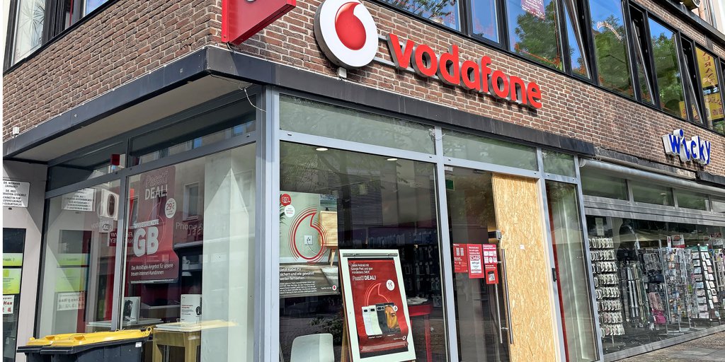 Unbekannte brechen in Vodafone-Shop in der Hildesheimer Almsstraße ein